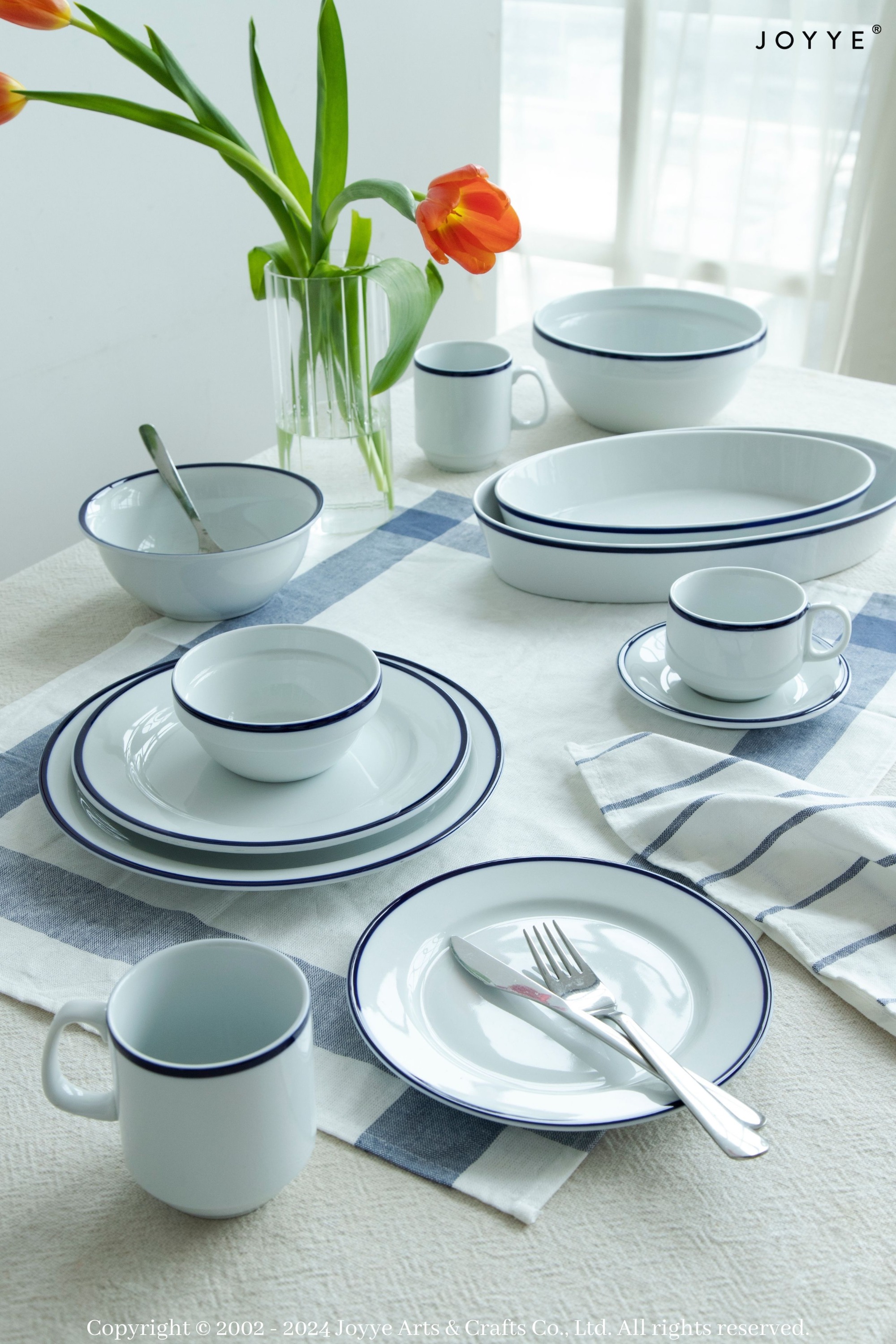 The Cozy Blue and White Tableware Collection by Joyye